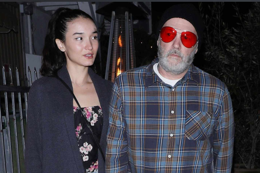 Behind the Veil: Arles Durst — The Private Life Beside a Rock Star - Vealya